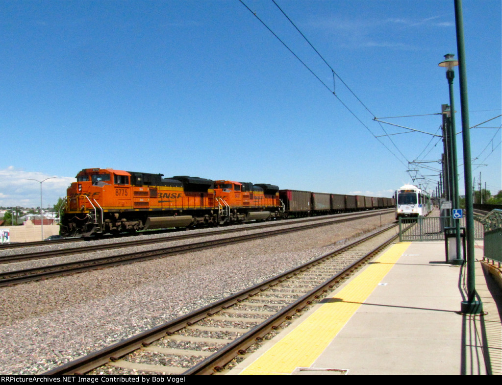 BNSF 8775